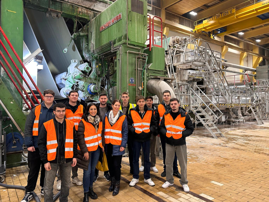 Recycling live erleben - Einblick in die Papierproduktion bei Lenzing ...